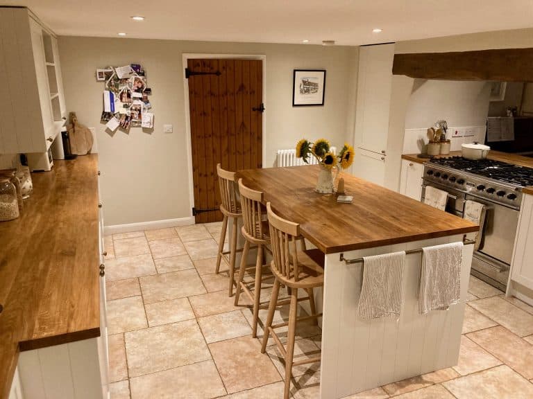 Full Stave Rustic Oak Worktops - Wood Worktops
